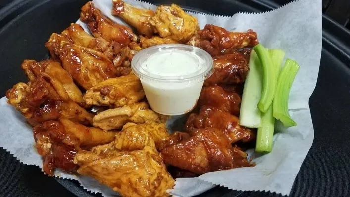 CW’s Wings and Ribs - Conway - CW's Salad