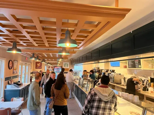 Tweets Ice Cream Café - Caramel Ribbon Crunch